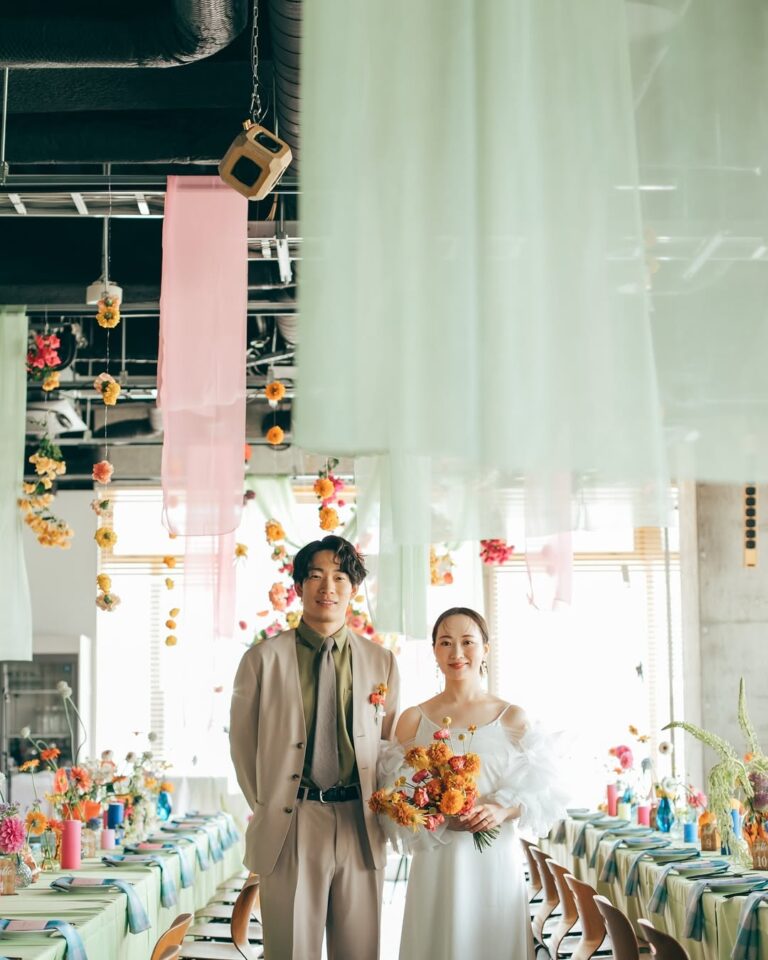 注目カラーで今っぽく！トレンドの「カラフル装花」おしゃれ花嫁の結婚式事例10選 | ページ 8 / 27 | ARCH DAYS